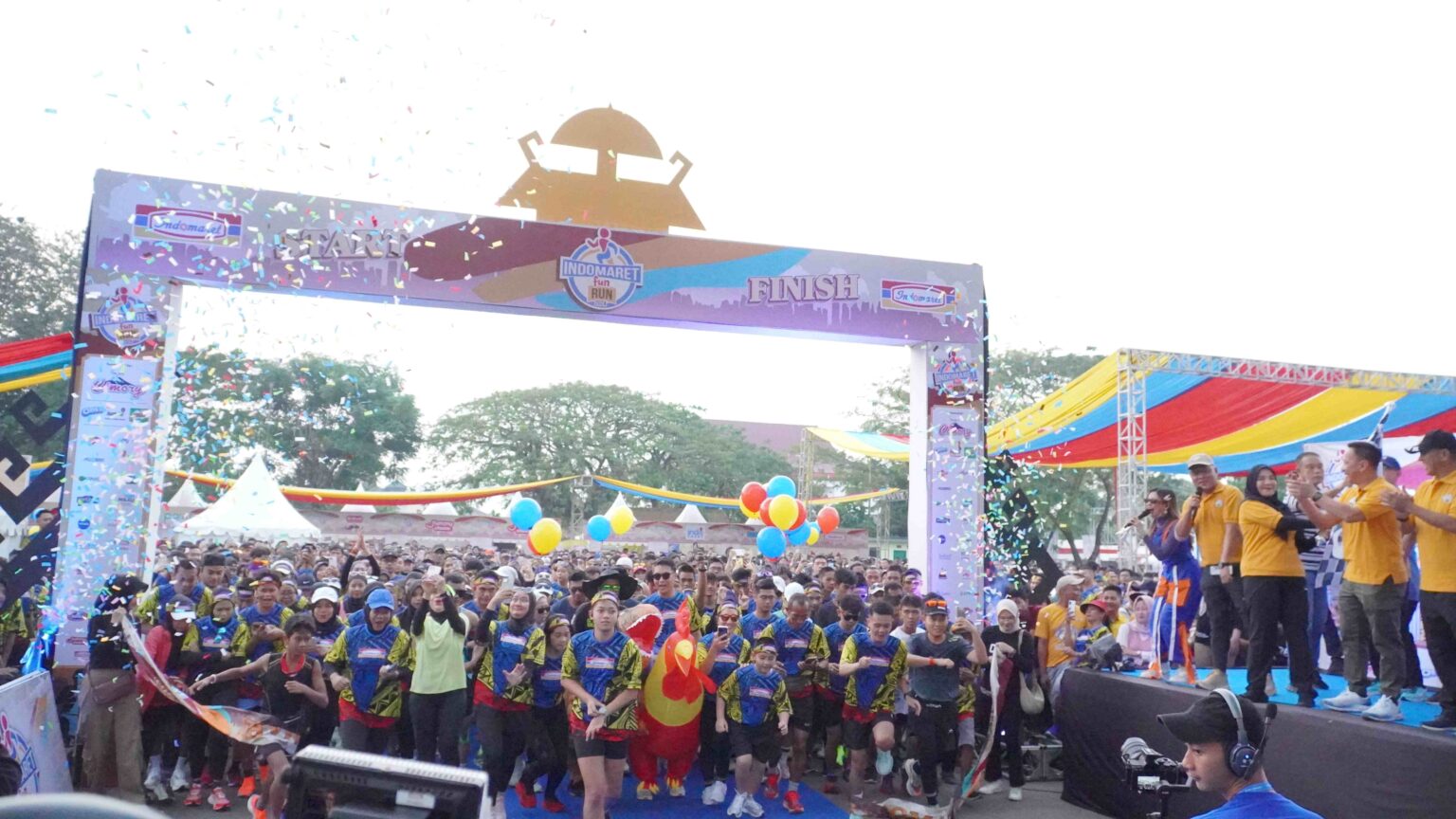 Ribuan Masyarakat Berlari Sambil Bergembira di Fun Run Indomaret 2024 ...